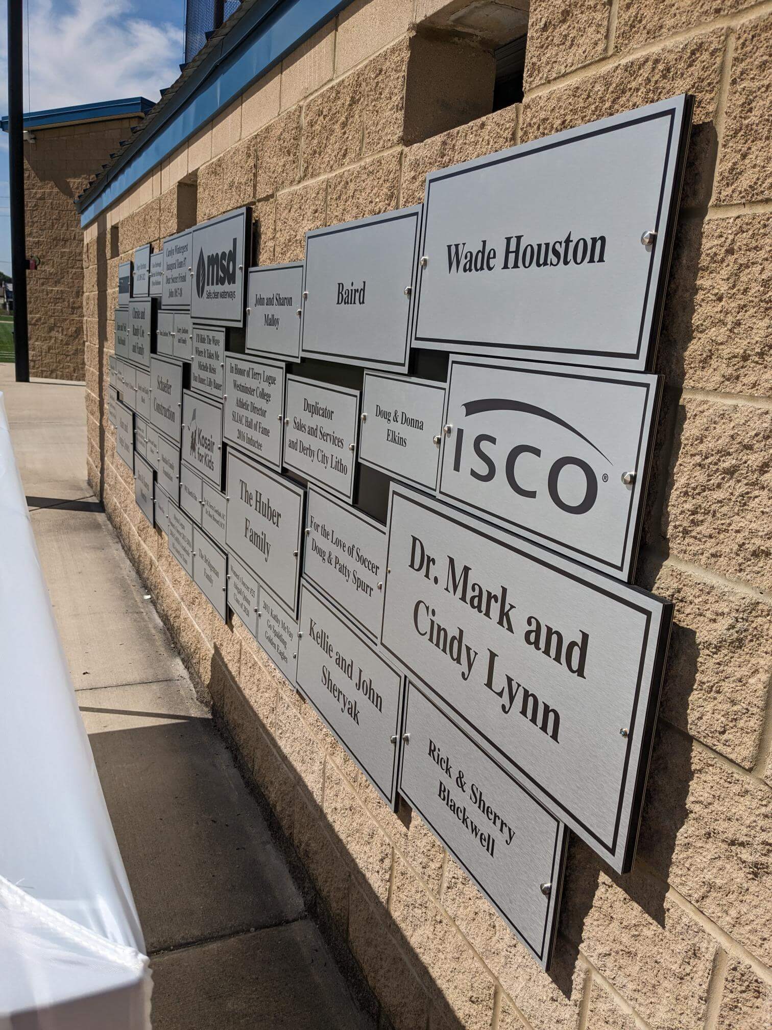 Sign Savvy: Discover Brushed Polymetal Sign Material